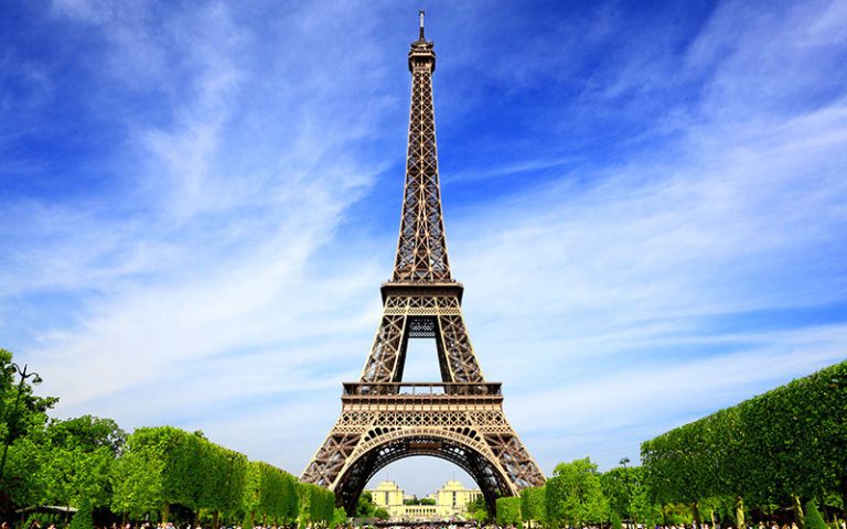 Great Towers of the World: A Guide to Iconic Skyscrapers